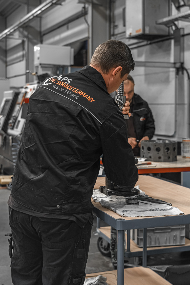 AUS EINER HAND cnc-service-germany
