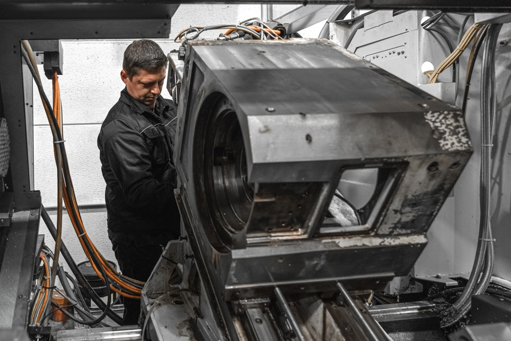 AUS EINER HAND cnc-service-germany